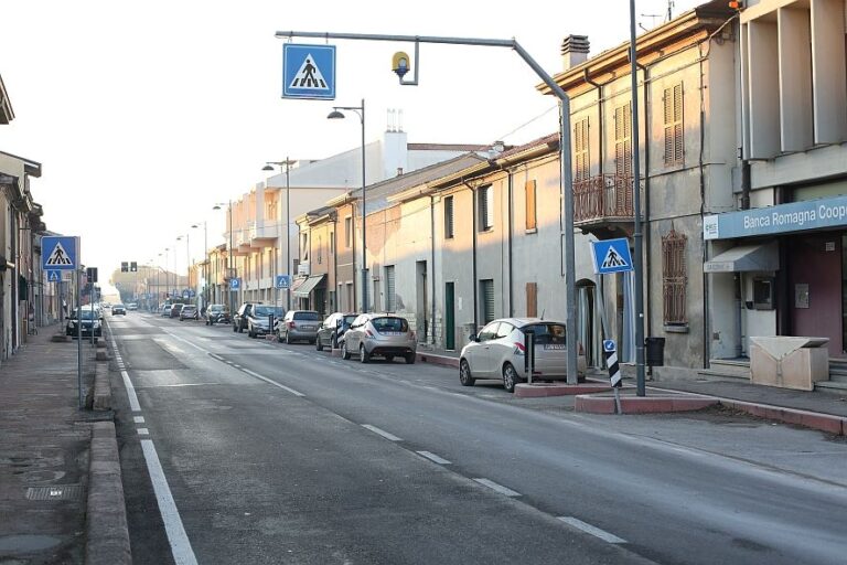 Strisce pedonali sparite a Macerone - Corriere Cesenate