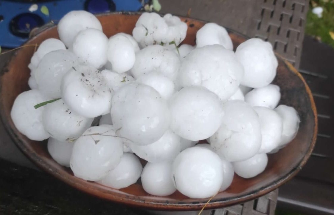 Grandine e pioggia in Valle del Savio. "Chicchi grandi come noci ...